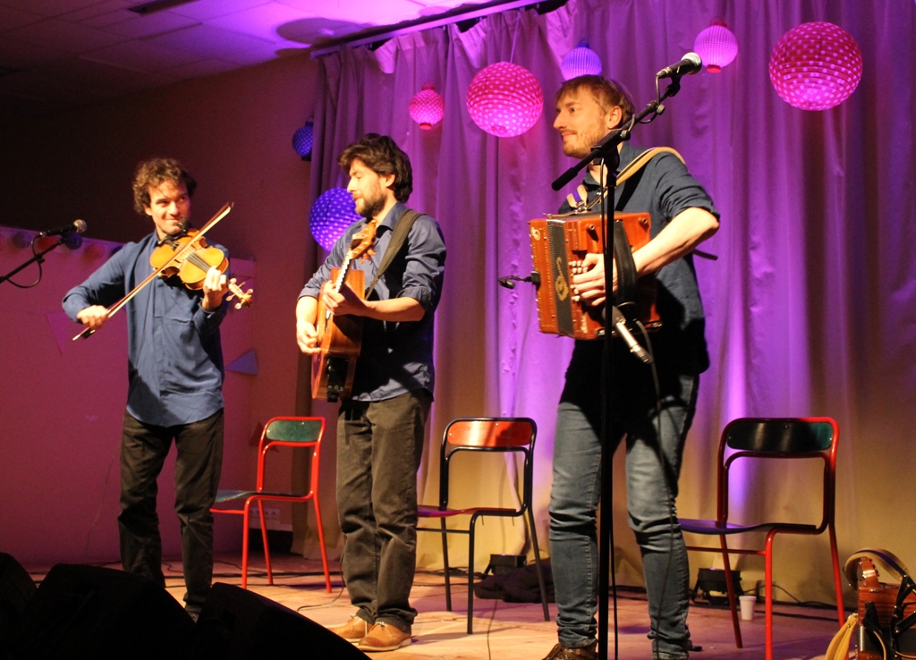 Bal Folk et stage de danses flamandes de La Virevolte avec le groupe ...